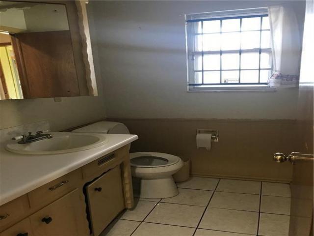 house with 4 bedroom, Oklahoma City OK ES88248183