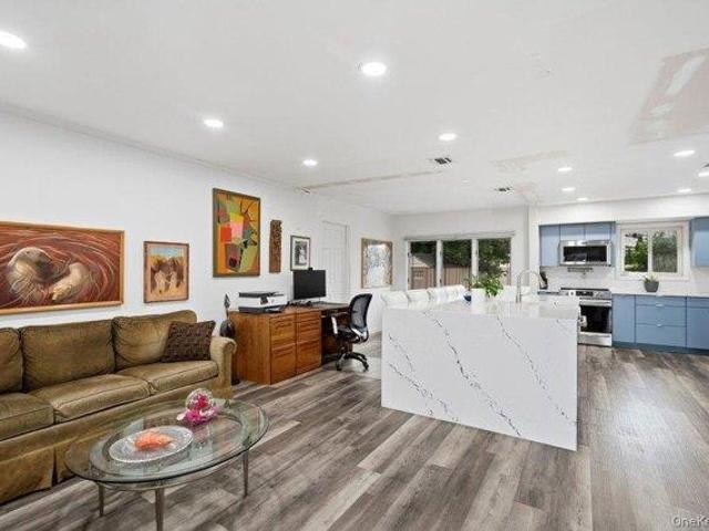 house with 4 bedroom, Old Bethpage NY ES104906368