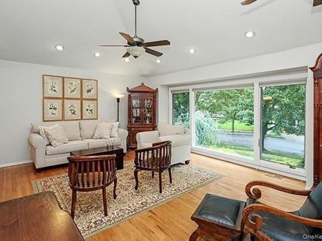 house with 4 bedroom, Old Bethpage NY ES104909288