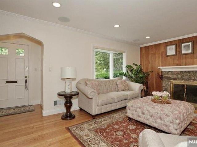 house with 4 bedroom, Oradell NJ ES104807664