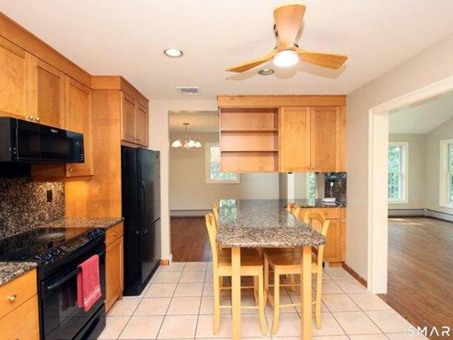 house with 4 bedroom, Orange CT ES105255498