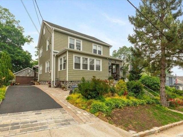 house with 4 bedroom, Oyster Bay NY DS88152717