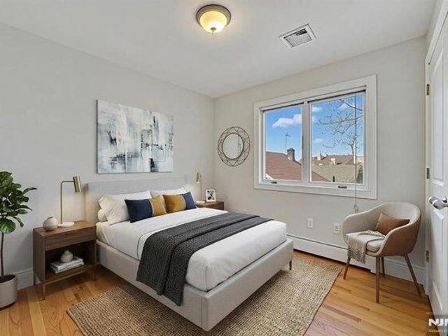 house with 4 bedroom, Palisades Park NJ ES104409274
