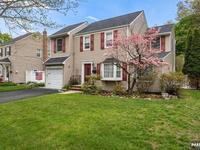 house with 4 bedroom, Paramus NJ DLS101800115