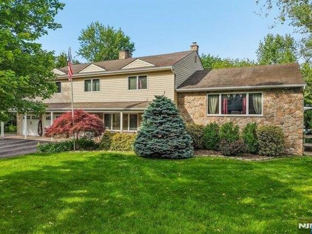house with 4 bedroom, Paramus NJ DLS102775456