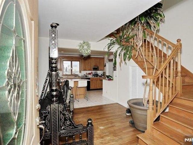 house with 4 bedroom, Paramus NJ ES104445708