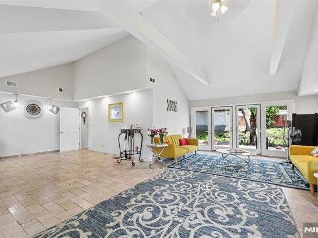 house with 4 bedroom, Paramus NJ ES104834411