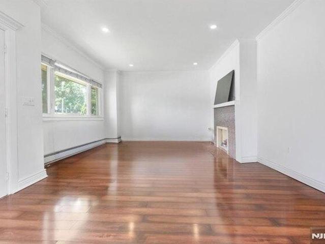 house with 4 bedroom, Passaic NJ DS104192515