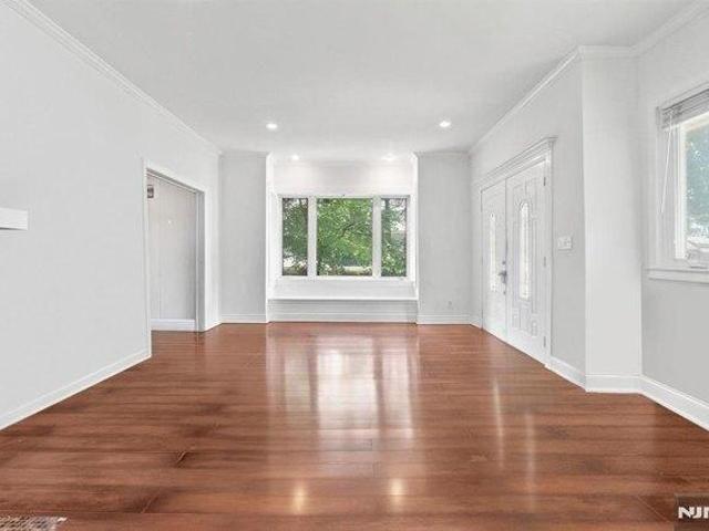 house with 4 bedroom, Passaic NJ ES104192515