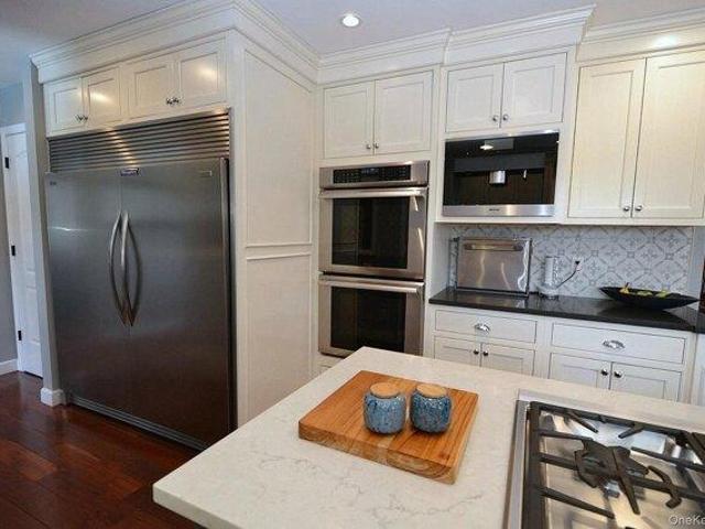 house with 4 bedroom, Patchogue NY ES104921816
