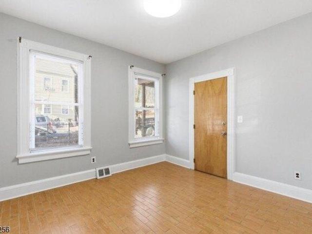 house with 4 bedroom, Paterson NJ DLS101659832