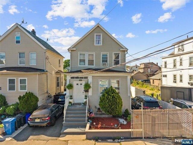 house with 4 bedroom, Paterson NJ DLS102027246