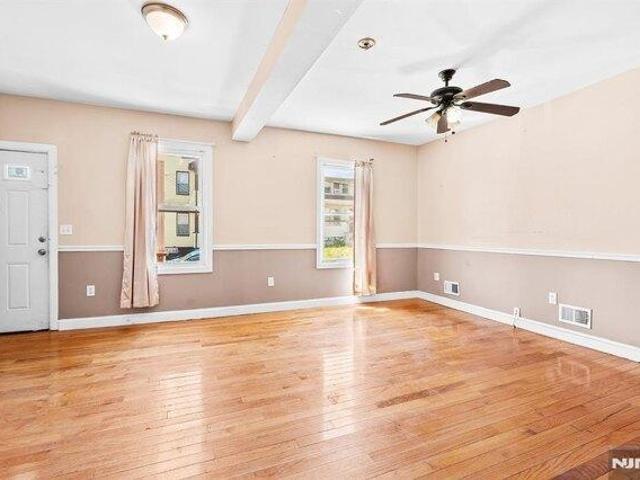house with 4 bedroom, Paterson NJ DS102527837