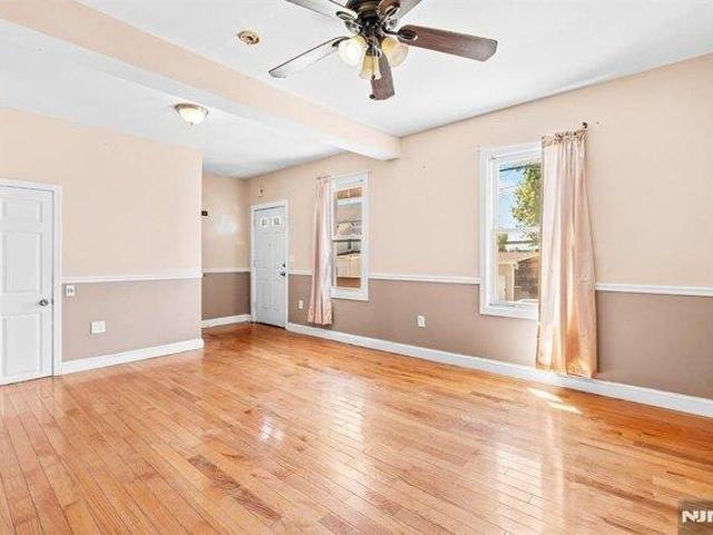 house with 4 bedroom, Paterson NJ ES102826271