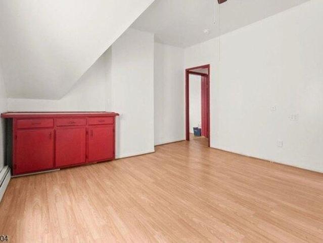 house with 4 bedroom, Paterson NJ ES104570253