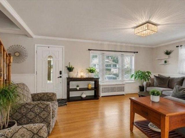 house with 4 bedroom, Paterson NJ ES104604277