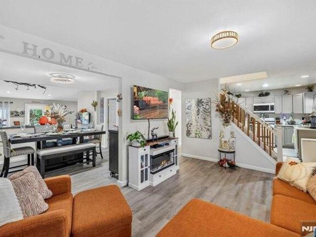 house with 4 bedroom, Paterson NJ ES104870164