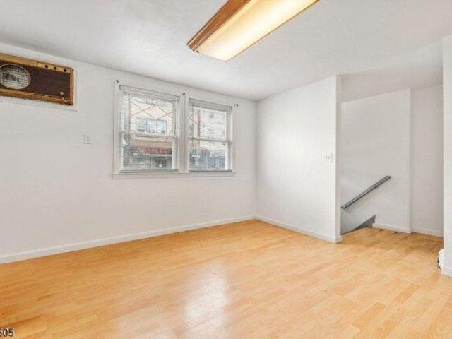 house with 4 bedroom, Paterson NJ ES105192068