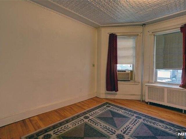 house with 4 bedroom, Paterson NJ ES105123534