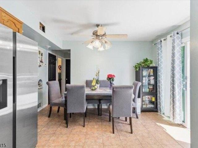 house with 4 bedroom, Paterson NJ ES105125526