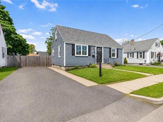 house with 4 bedroom, Pawtucket RI DS102528916