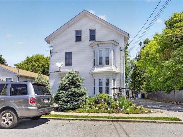 house with 4 bedroom, Pawtucket RI DS102761211