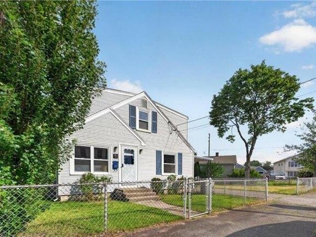 house with 4 bedroom, Pawtucket RI DS103222358