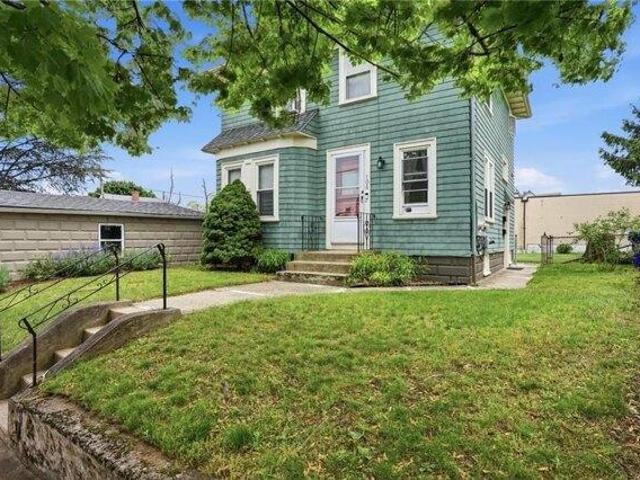 house with 4 bedroom, Pawtucket RI ES102959130
