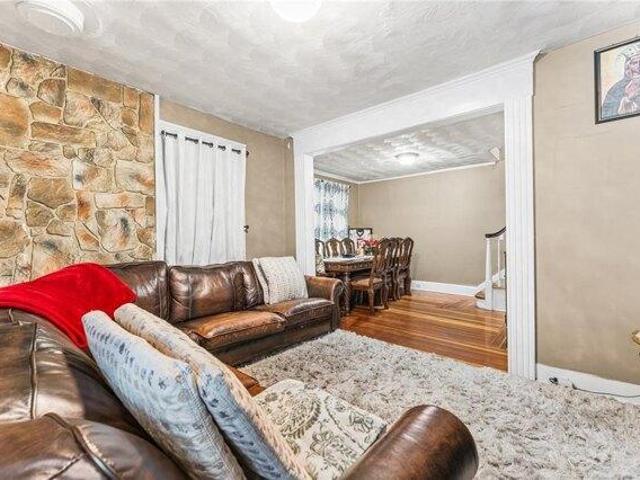 house with 4 bedroom, Pawtucket RI ES103626103