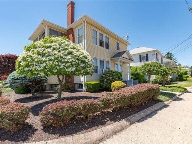 house with 4 bedroom, Pawtucket RI ES103888752