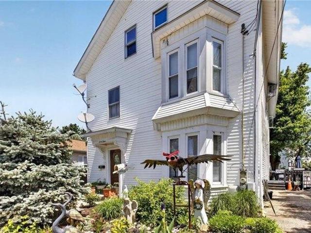 house with 4 bedroom, Pawtucket RI ES103931250