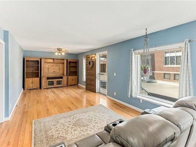 house with 4 bedroom, Pawtucket RI ES103247503