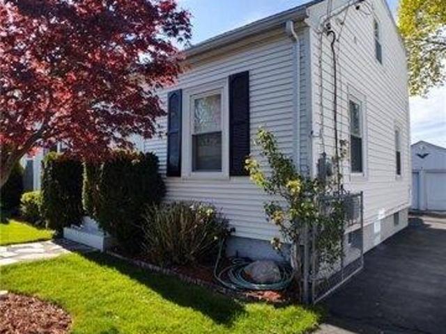 house with 4 bedroom, Pawtucket RI ES104853001