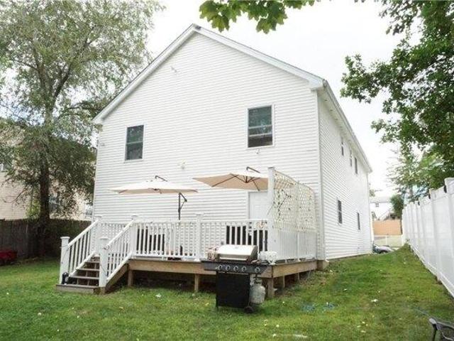 house with 4 bedroom, Pawtucket RI ES104010607