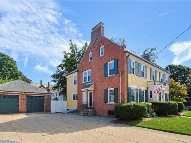 house with 4 bedroom, Pawtucket RI ES105092589