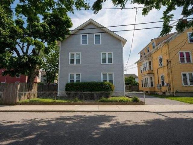 house with 4 bedroom, Pawtucket RI ES105094327
