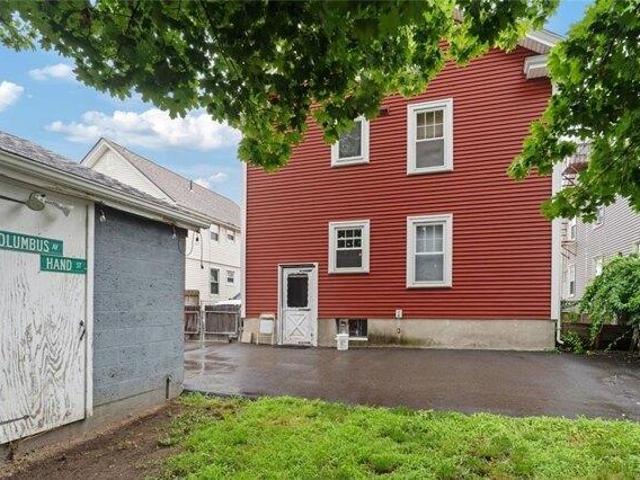 house with 4 bedroom, Pawtucket RI ES105095911