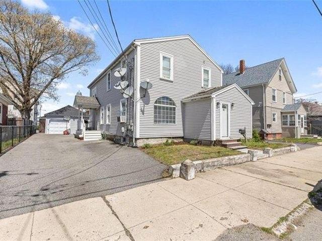 house with 4 bedroom, Pawtucket RI ES105104760
