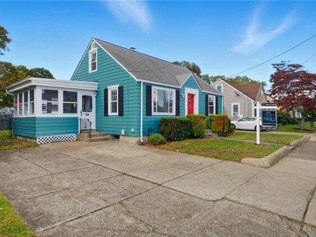 house with 4 bedroom, Pawtucket RI ES105107579