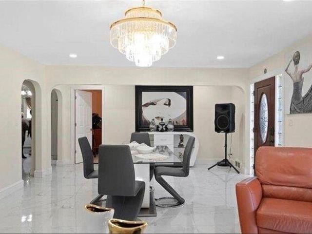 house with 4 bedroom, Pawtucket RI ES105108312