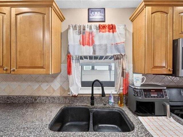 house with 4 bedroom, Pawtucket RI ES105117102