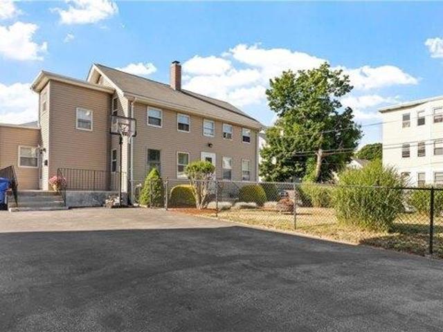 house with 4 bedroom, Pawtucket RI ES105127155