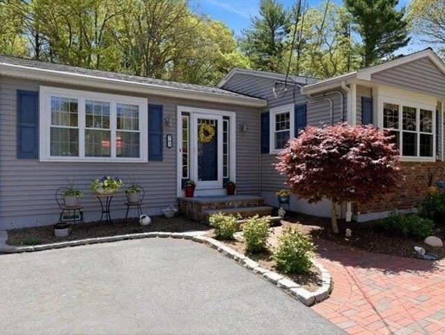 house with 4 bedroom, Pembroke MA ES104009097
