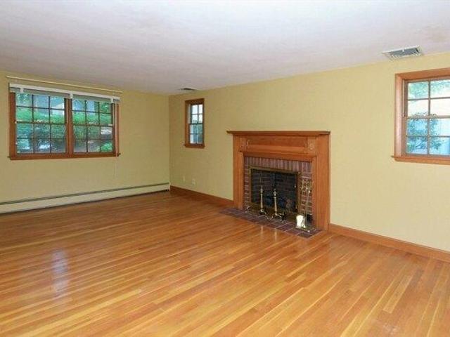 house with 4 bedroom, Peabody MA ES104332671