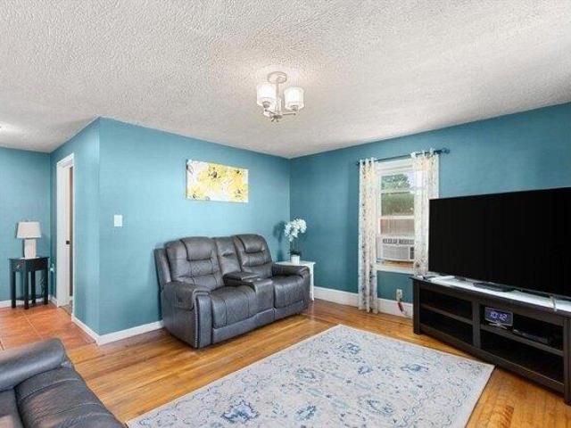 house with 4 bedroom, Peabody MA ES105204318