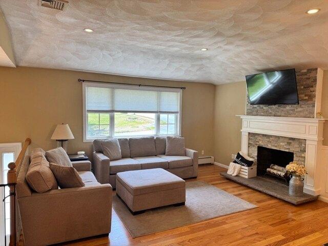 house with 4 bedroom, Peabody MA ES103033917