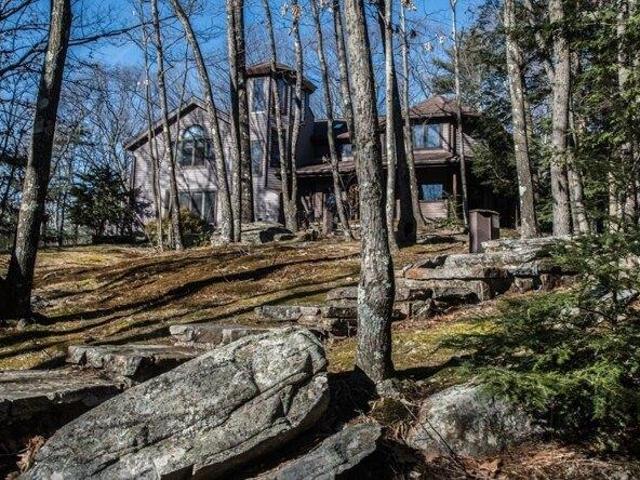 house with 4 bedroom, Pelham MA DS102064192
