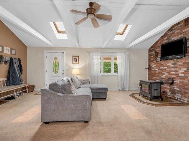 house with 4 bedroom, Pelham NH ES104540519