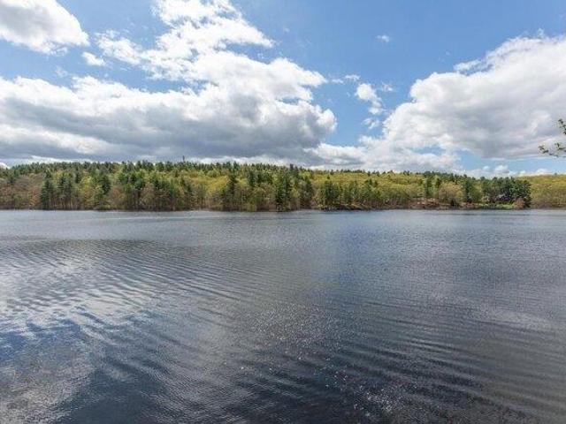 house with 4 bedroom, Pelham NH ES105193499