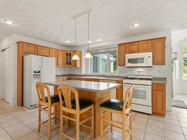 house with 4 bedroom, Pepperell MA ES105114911